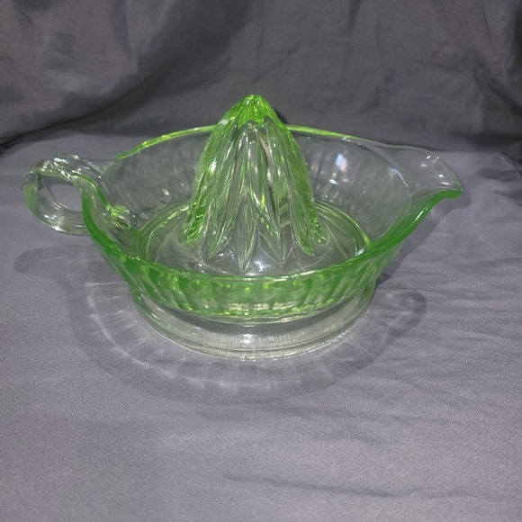Unmarked | Dining | Vintage 93s Green Uranium Vaseline Glass 6 Juicer ...
